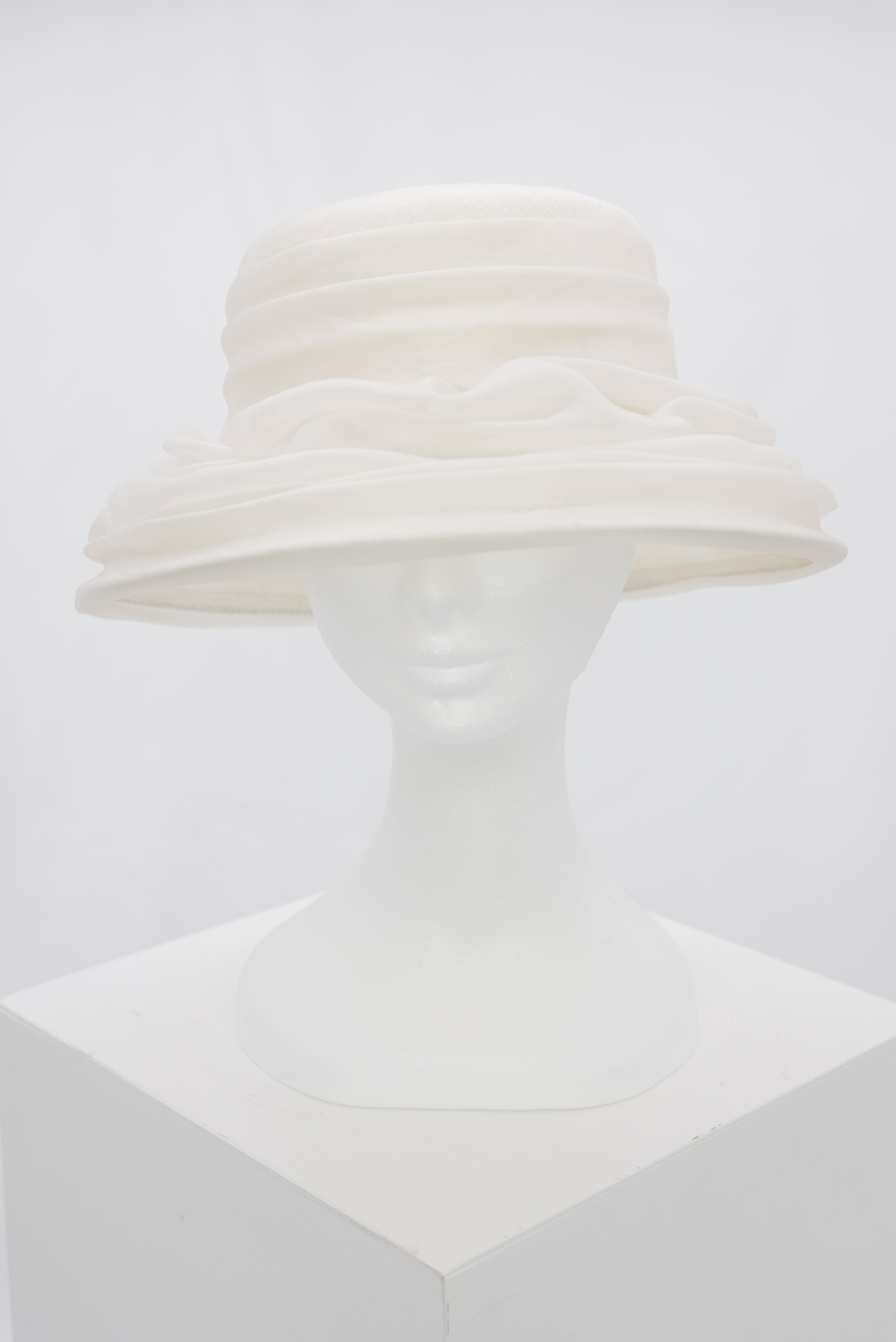 Strohhut mit Stoff überzogen – La Modiste Sandra Ullmann