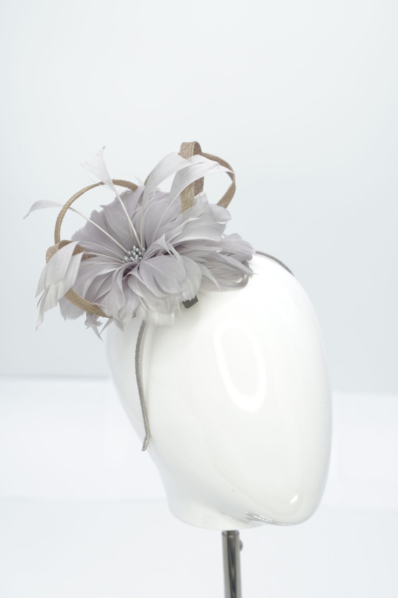 Fascinator "feathery" grau – La Modiste Sandra Ullmann