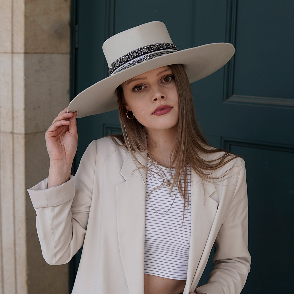 Wie finde ich meine Hutgröße? – La Modiste Sandra Ullmann